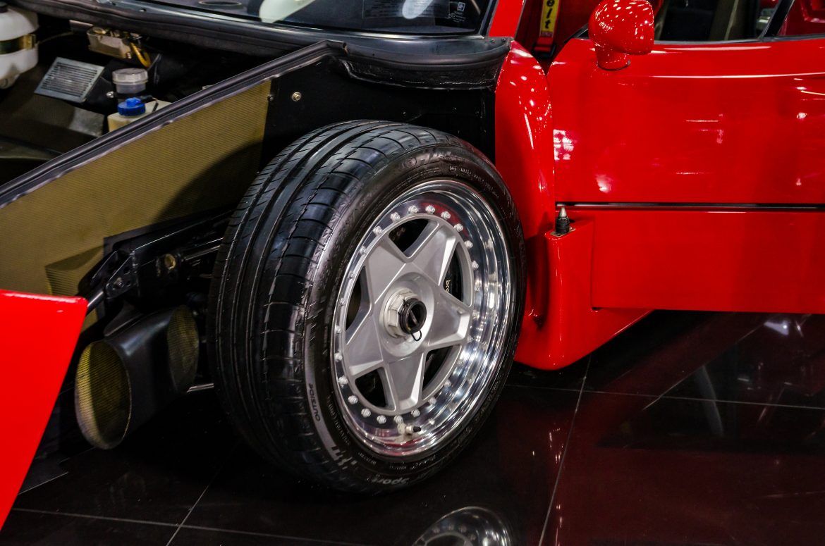 Ferrari F40 - noua vedetă a Țiriac Collection - Motor Clasic Magazin