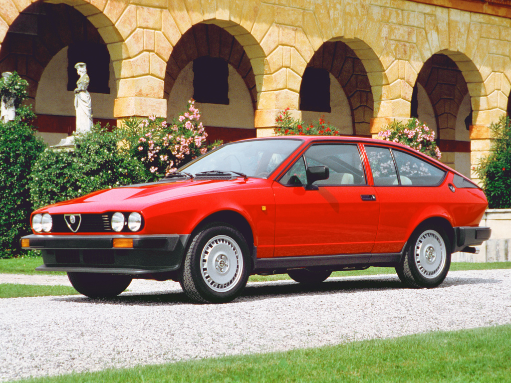 Alfa Romeo GTV6 un coupe pentru fanii tehnicii avansate